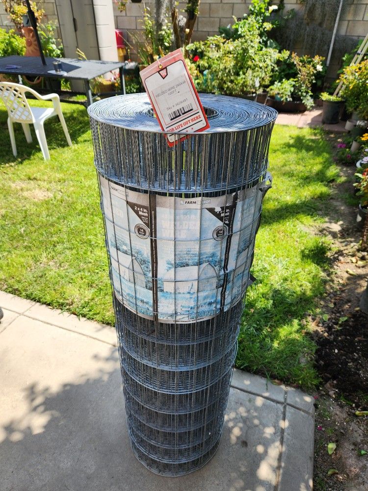 4 ft. x 100 ft. Welded Wire Fence With 12 T-Posts NEW! for Sale in ...