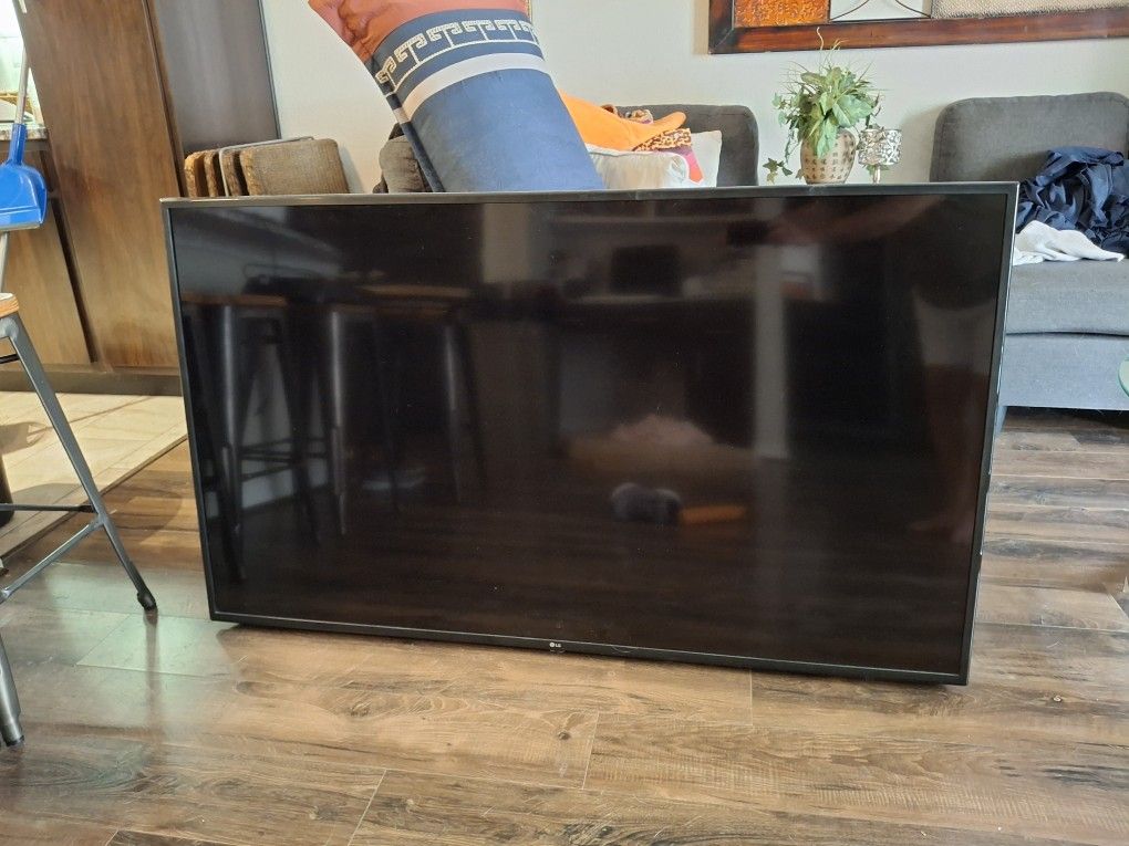2019 LG smart TV 62" for Sale in San Antonio, TX - OfferUp