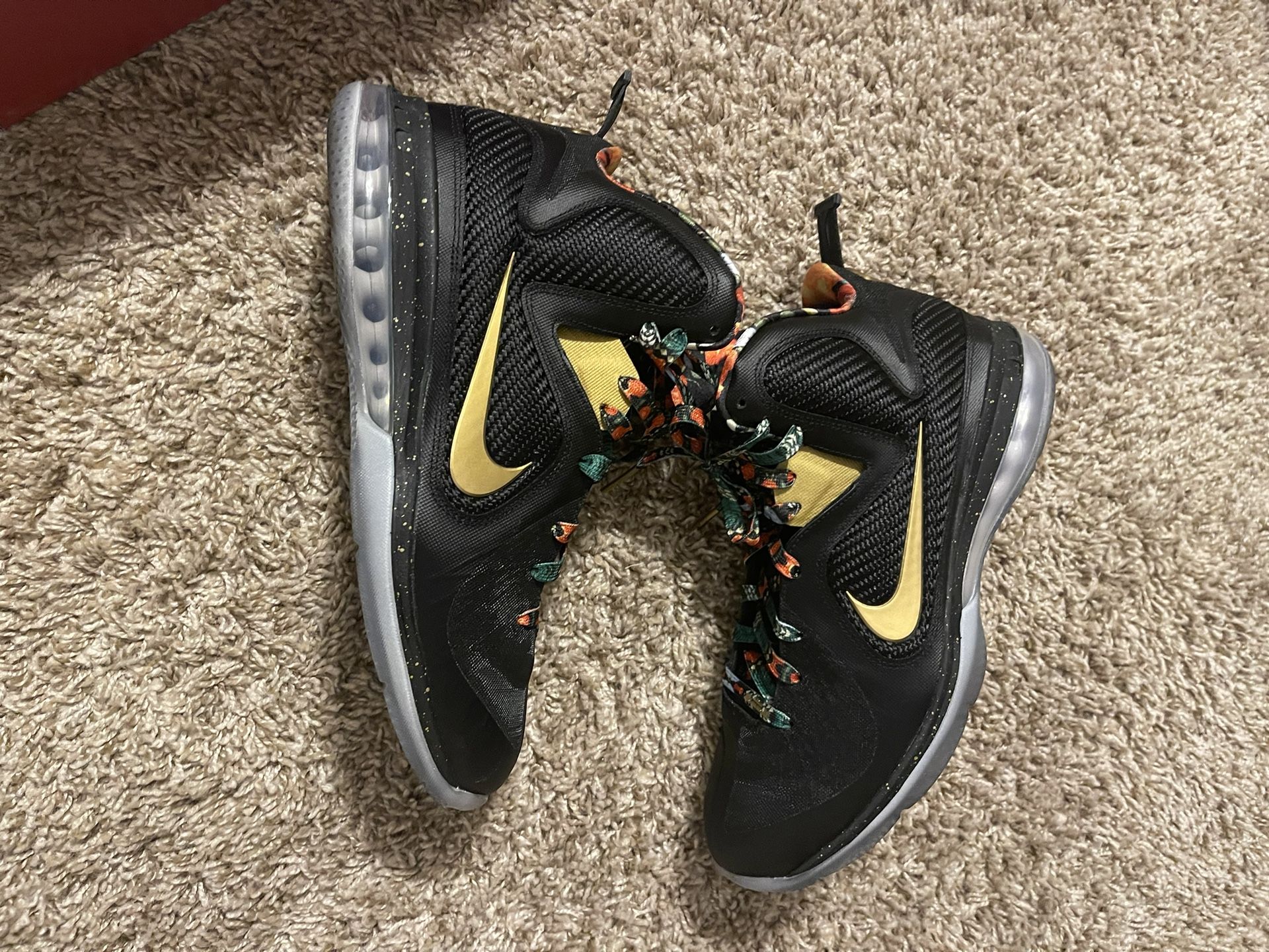 Watch The Throne Lebron 9 Wallpaper