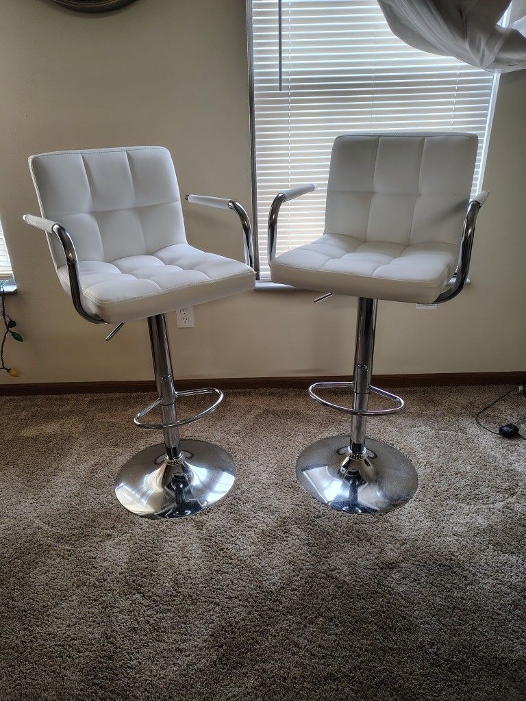 2 Bar Stools for Sale in St. Louis, MO - OfferUp