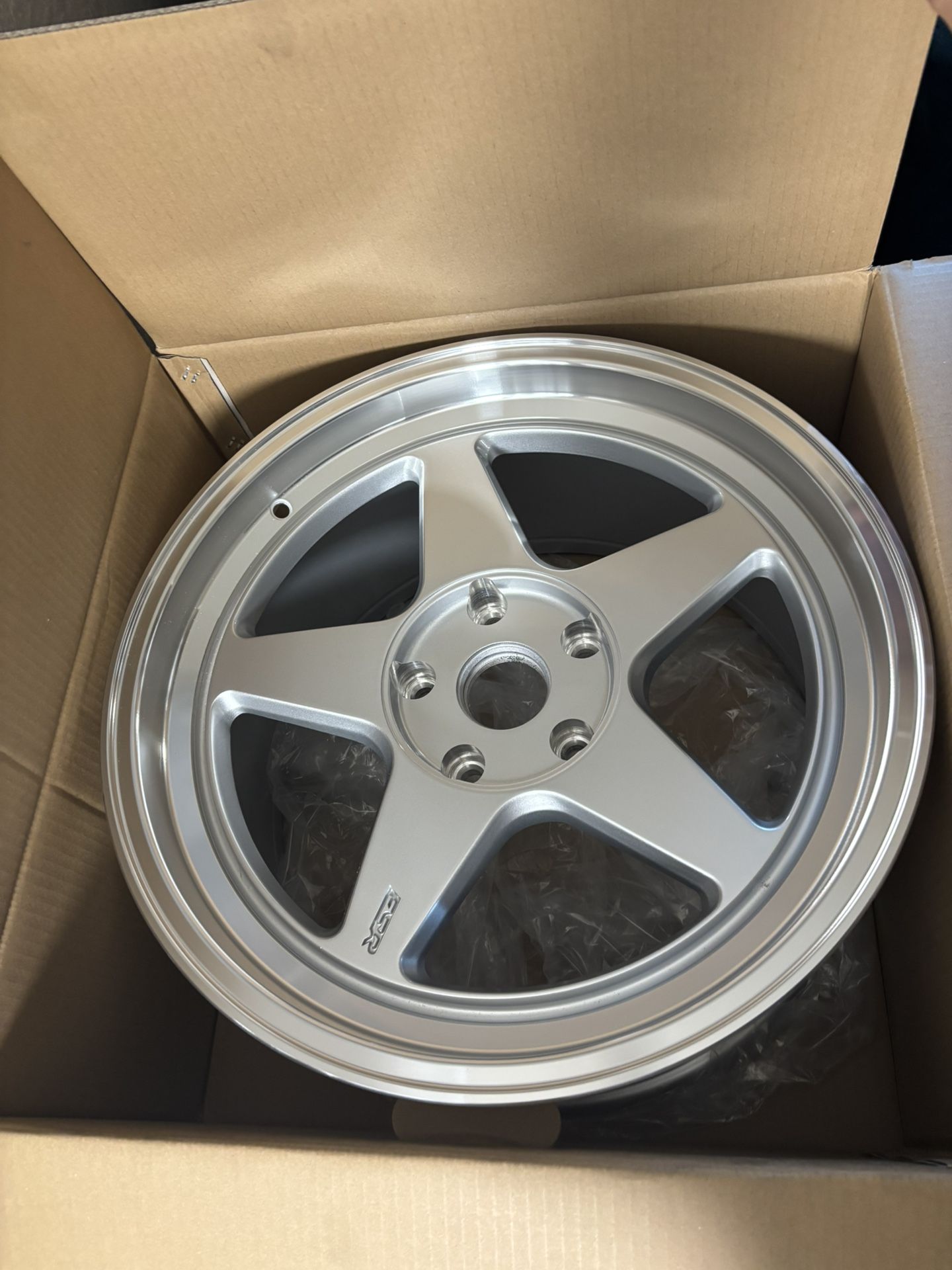 Esr Cr5 Wheels for Sale in Tustin, CA - OfferUp