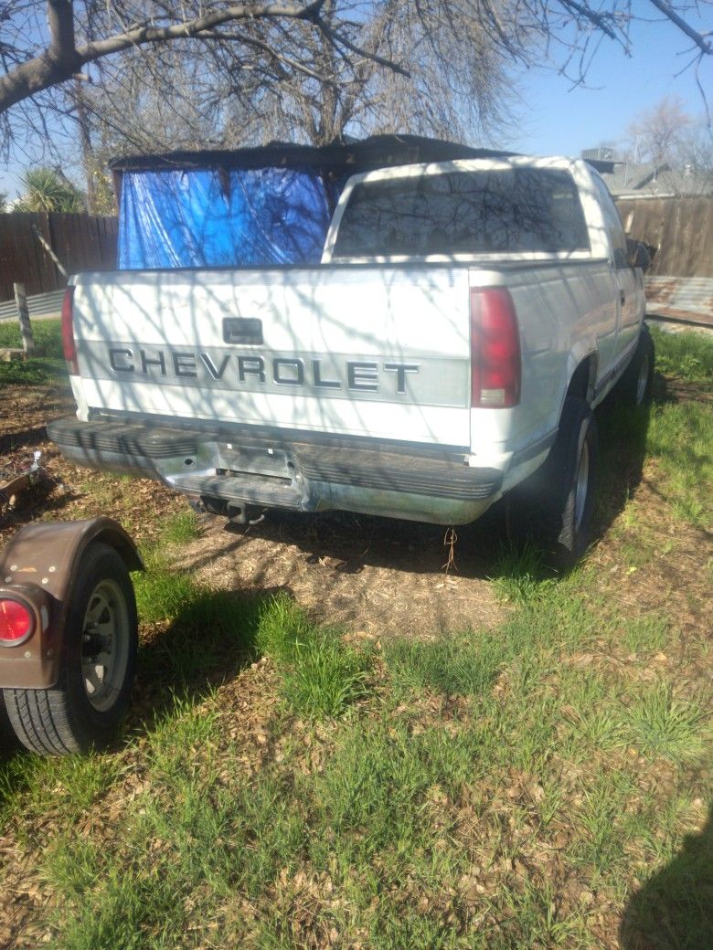 1988 Chevy Short Bed 4x4 $2500 for Sale in Bakersfield, CA - OfferUp