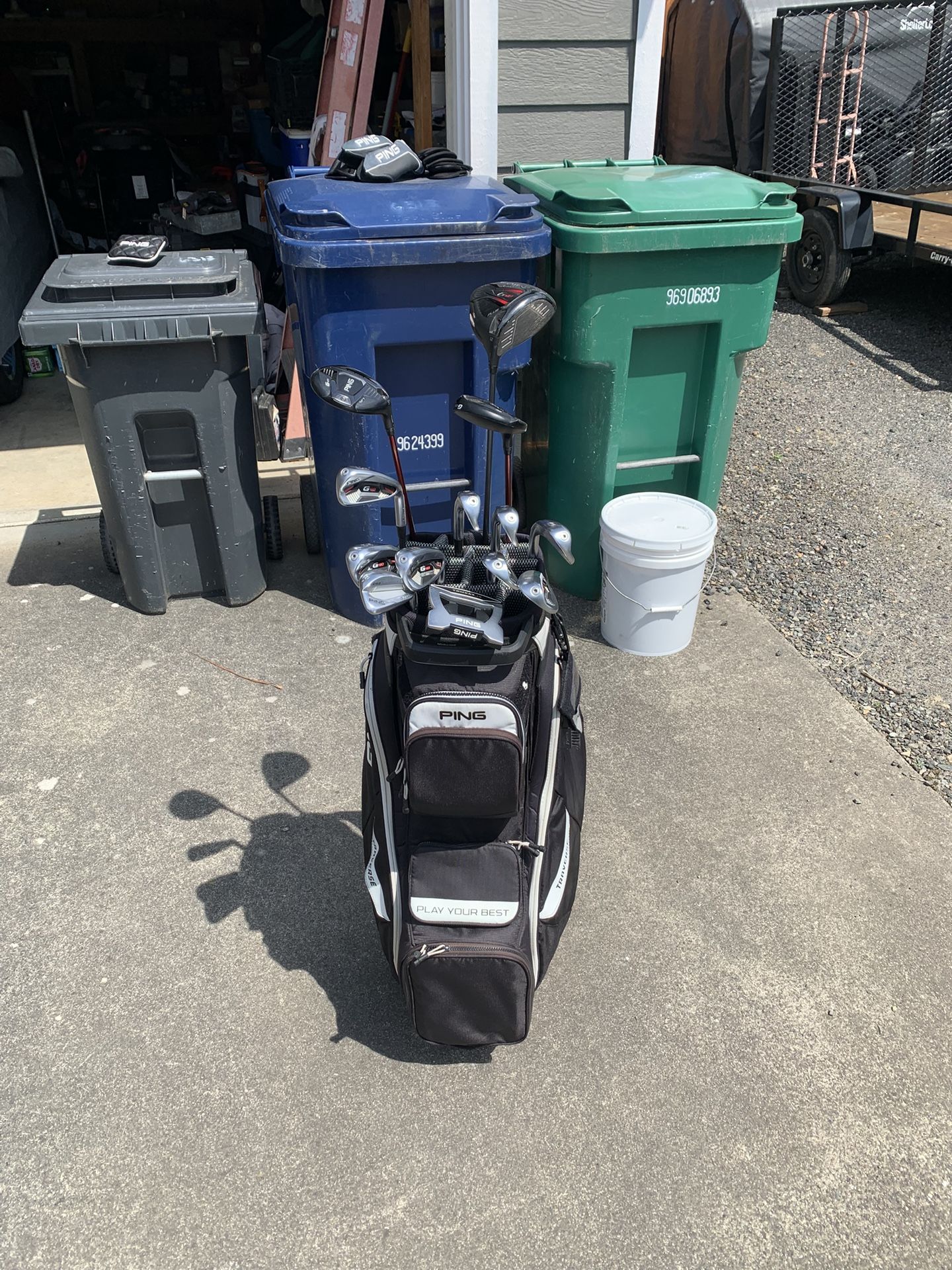 Ping Full Set Of Clubs And Bag for Sale in Marysville, WA - OfferUp