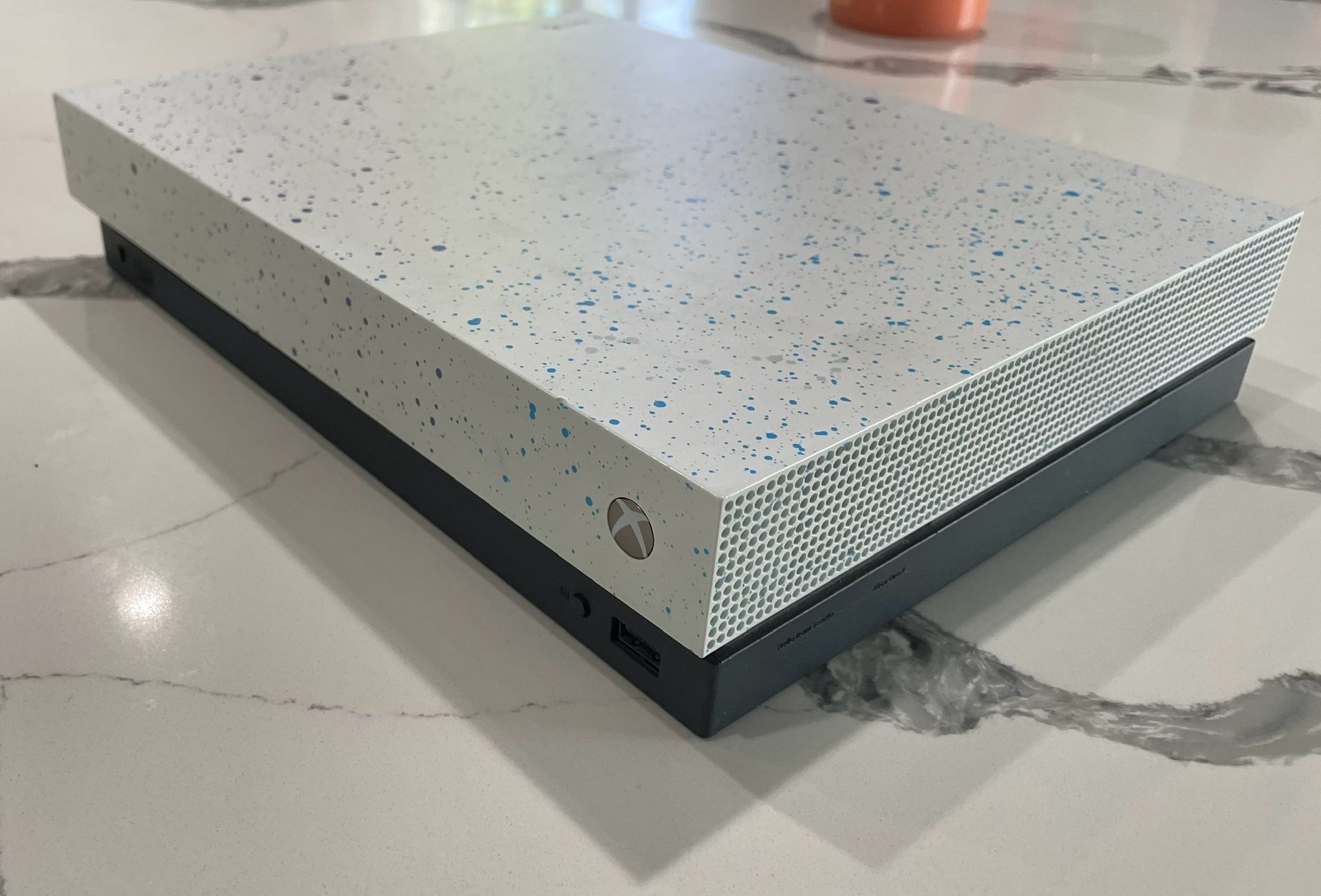 NBA 2k20 Special Edition Xbox One X 1tb And One Controller OBO for Sale ...