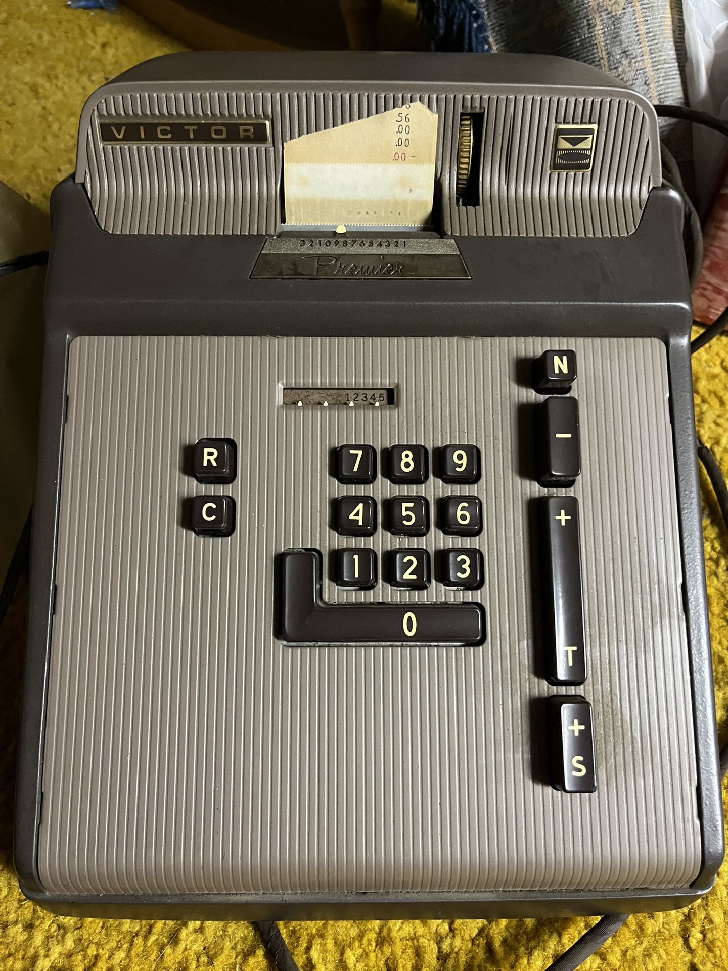 Free Vintage Victor Adding Machine for Sale in San Diego, CA - OfferUp