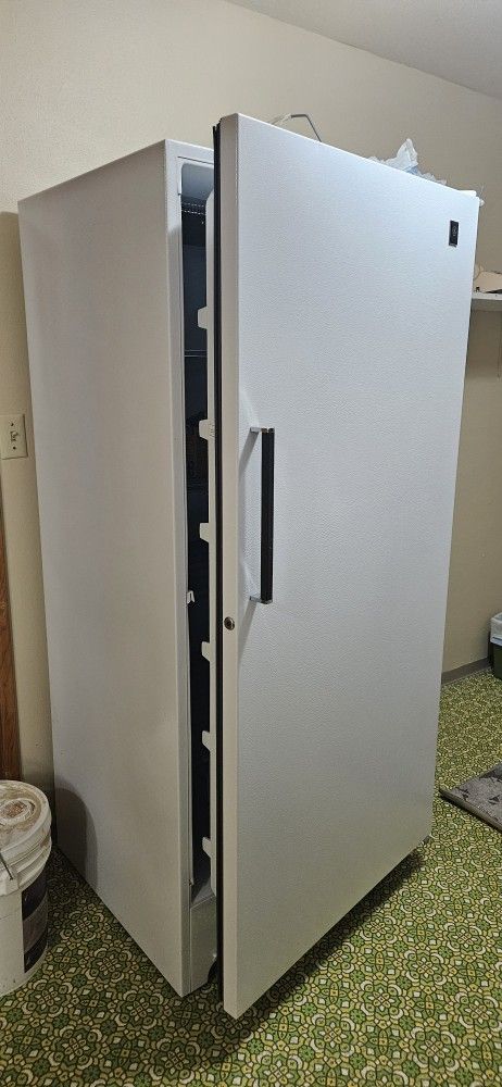 GE Stand Alone Freezer for Sale in Edgewood, WA - OfferUp