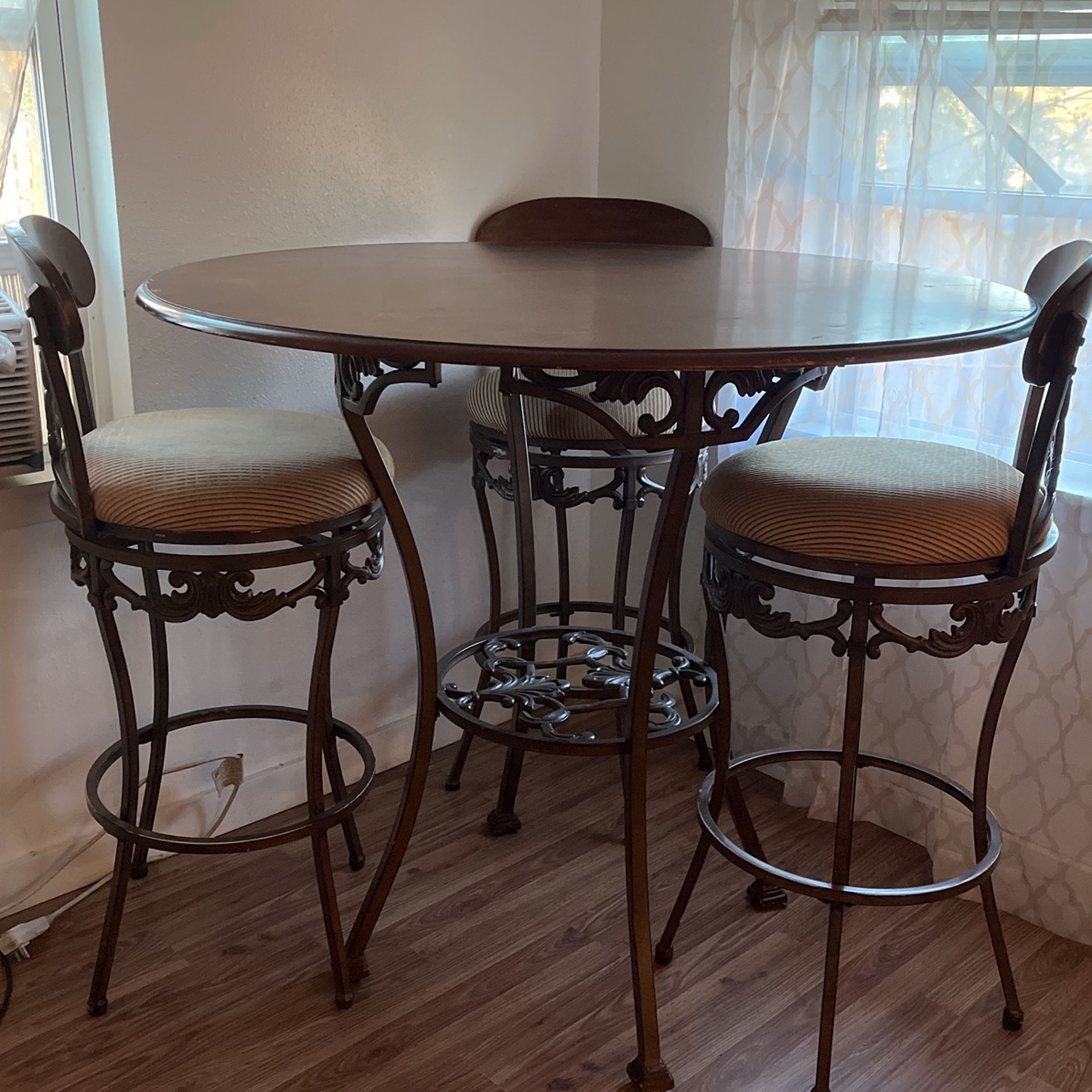 High Table With 3 Chairs for Sale in San Antonio, TX - OfferUp
