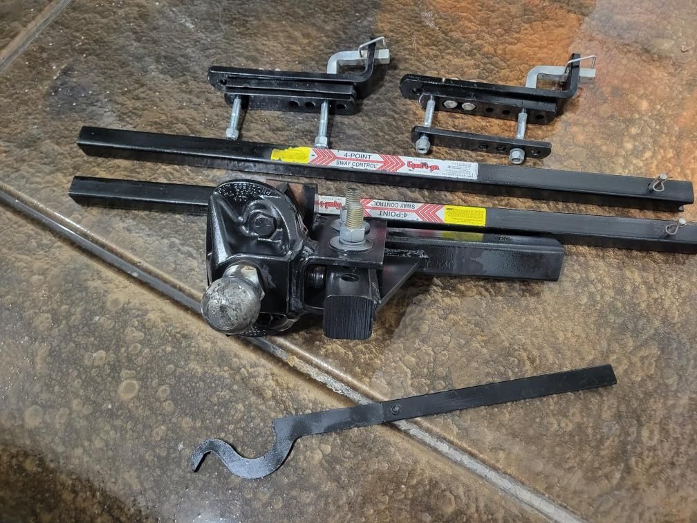 Equal-I-zer Brand Load Leveling Tow Hitch for Sale in Peoria, AZ - OfferUp