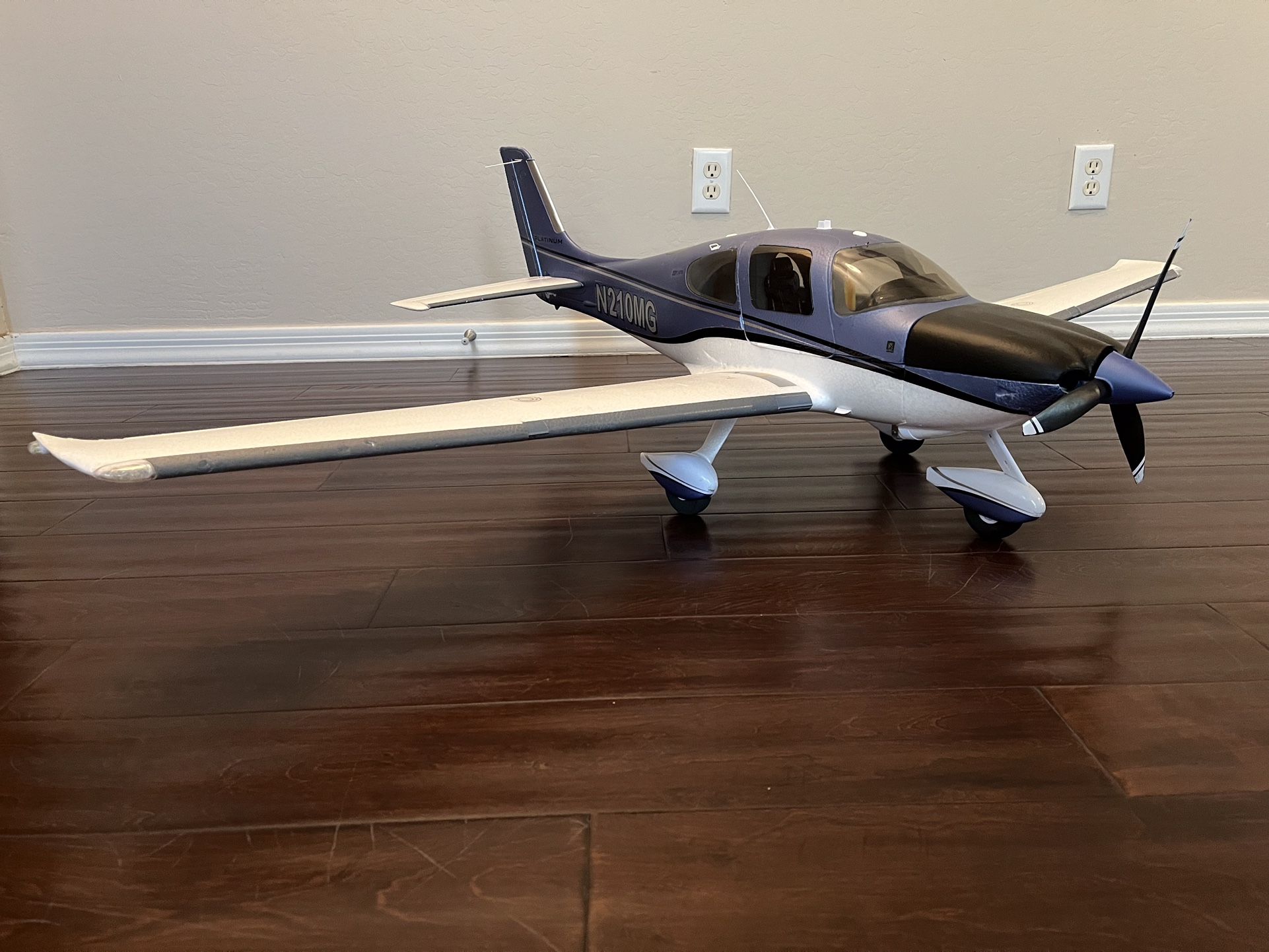 Cirrus SR22T 1.5m RC Airplane for Sale in Gilbert, AZ - OfferUp