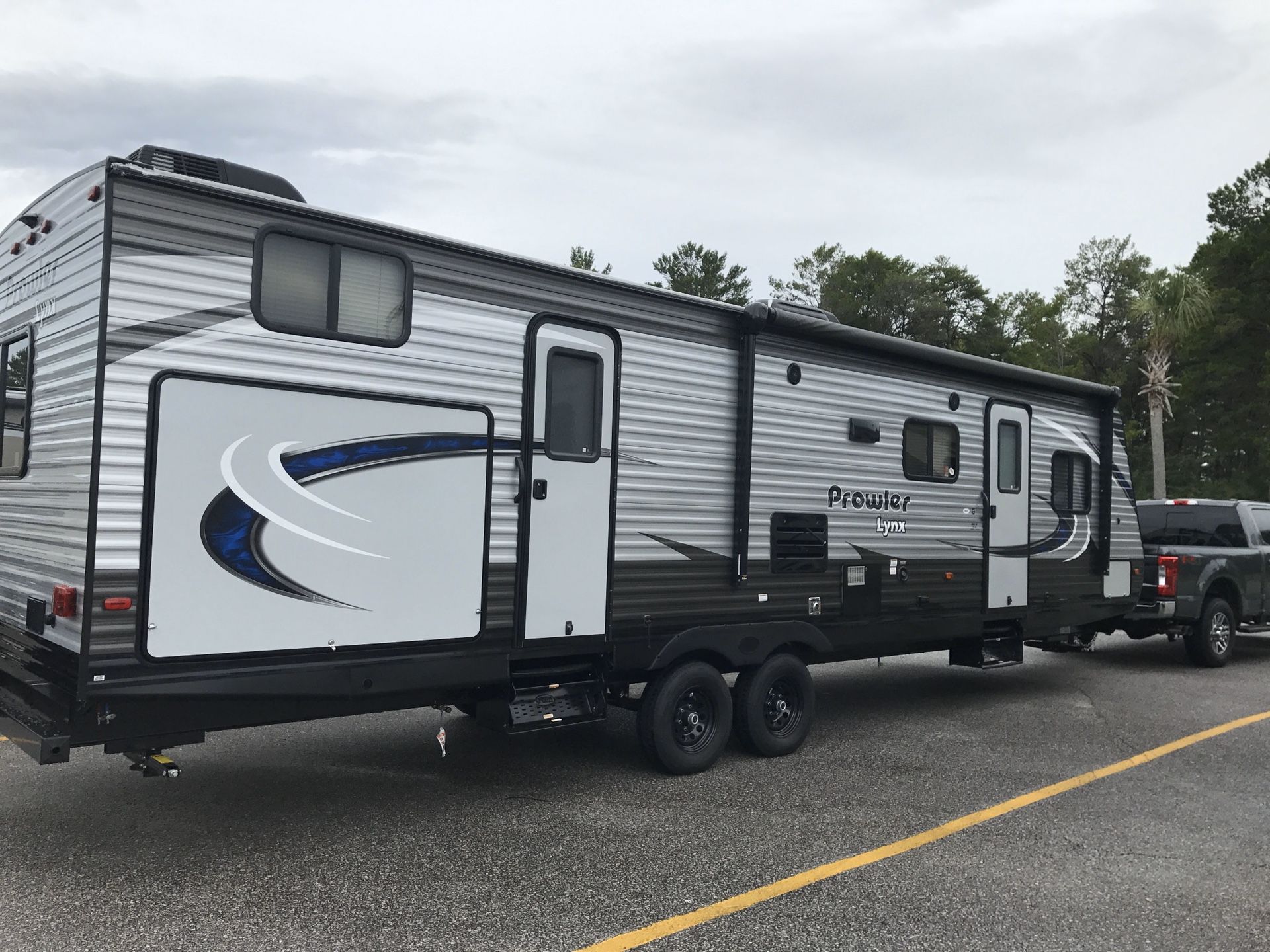Special )))2018 Prowler RV 32”ft for Sale in Palm Bay, FL - OfferUp