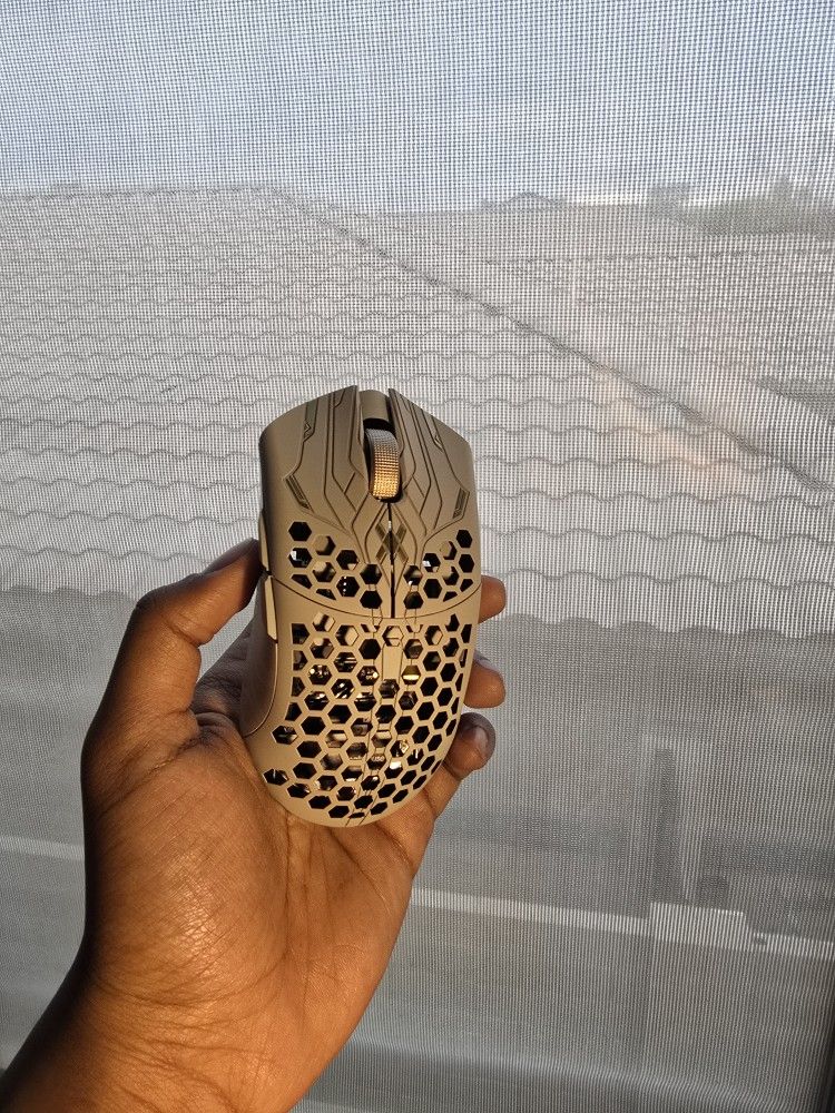 Finalmouse ULX Clix Medium Size for Sale in Phoenix, AZ - OfferUp