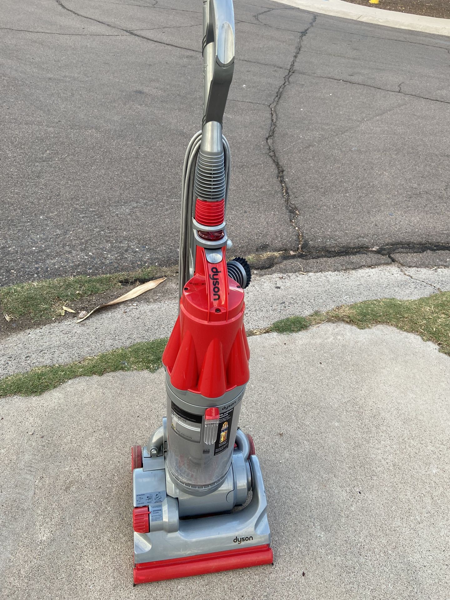 Dyson Target Red Vacuum/ Aspiradora Dyson Rojo (detalles En Las Fotos Y ...