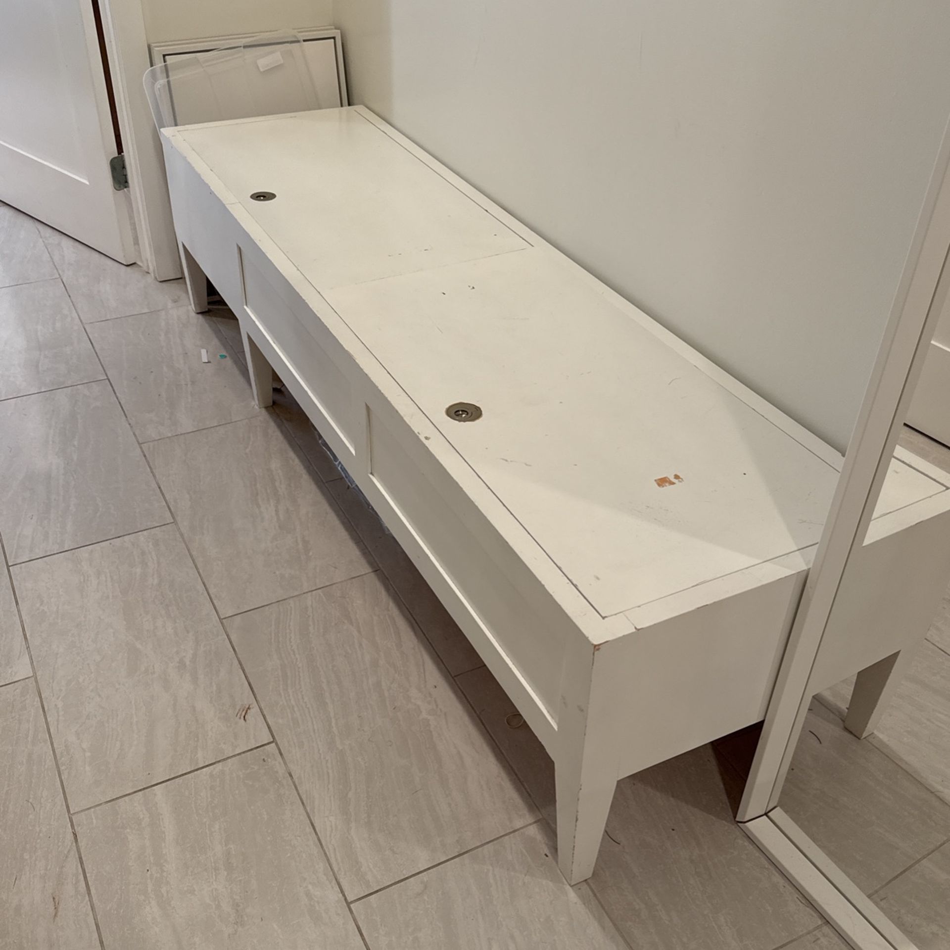 FREE Low Decorative Storage Cabinet Benches for Sale in San Diego, CA ...