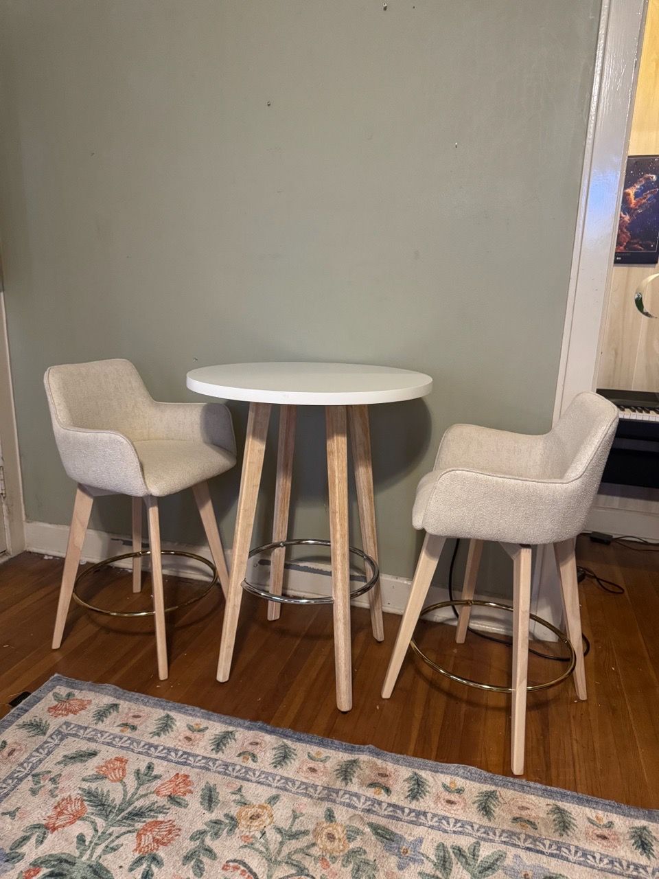 BAR HEIGHT BISTRO TABLE & 24” BAR STOOLS for Sale in Fort Worth, TX ...
