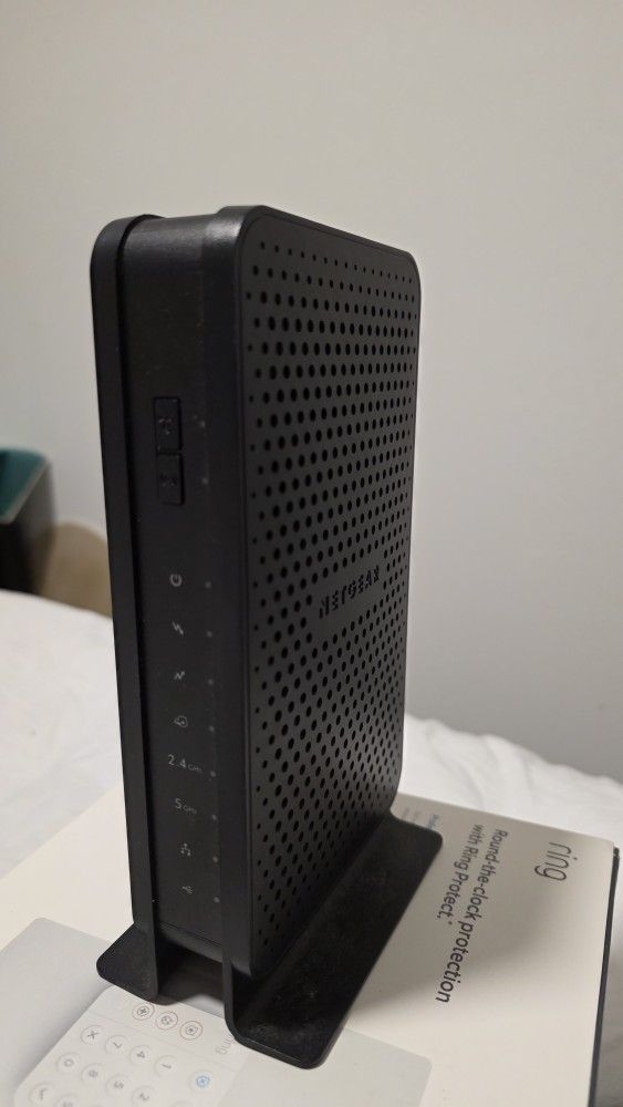NETGEAR Dual-Band N600 Router with 8 x 4 DOCSIS 3.0 Cable Modem (C3700 ...