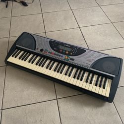 Yamaha Portatone Electronic Keyboard