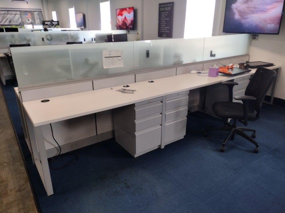 Open Modern Benching Workstations With Glass, Drawers And Electric for ...