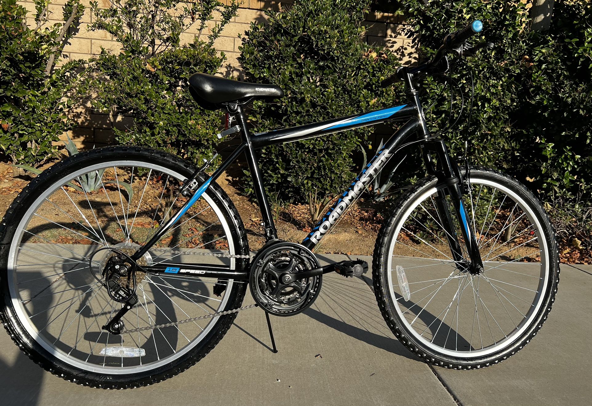 Like New - RoadMaster Granite Peak 26” 18-Speed Mountain Bike with ...