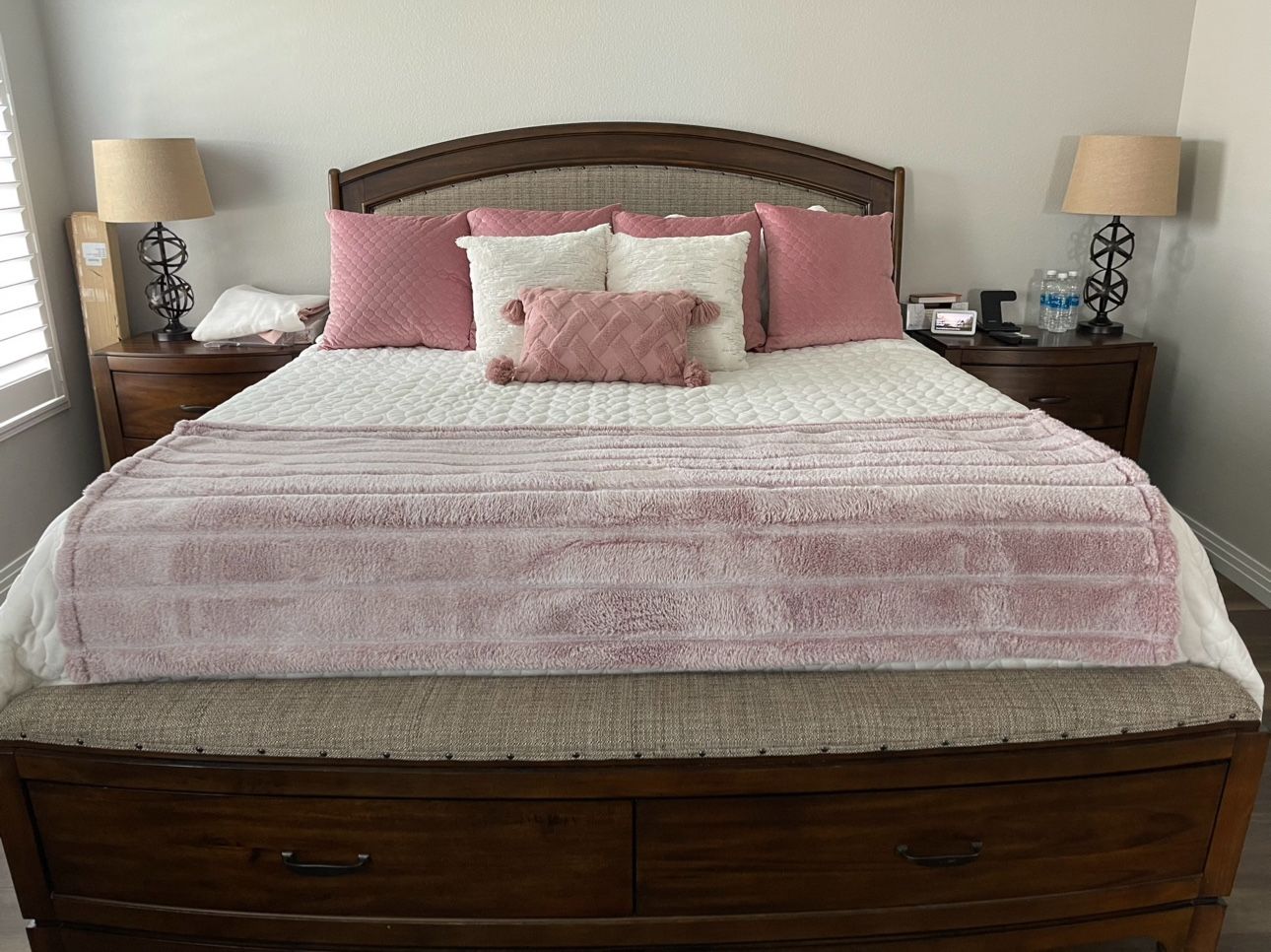 King Size Bed Frame & Night Stands for Sale in Las Vegas, NV - OfferUp