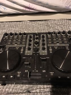 Stanton DJC.4 DJ Controller Built-In 4-Deck Audio Interface for Sale in Riverside, CA - OfferUp