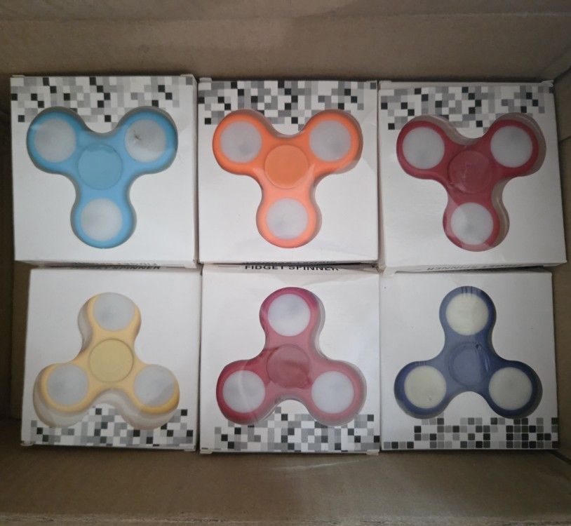 Free Box Of Fidget Spinner Plastic for Sale in Phillips Ranch, CA - OfferUp