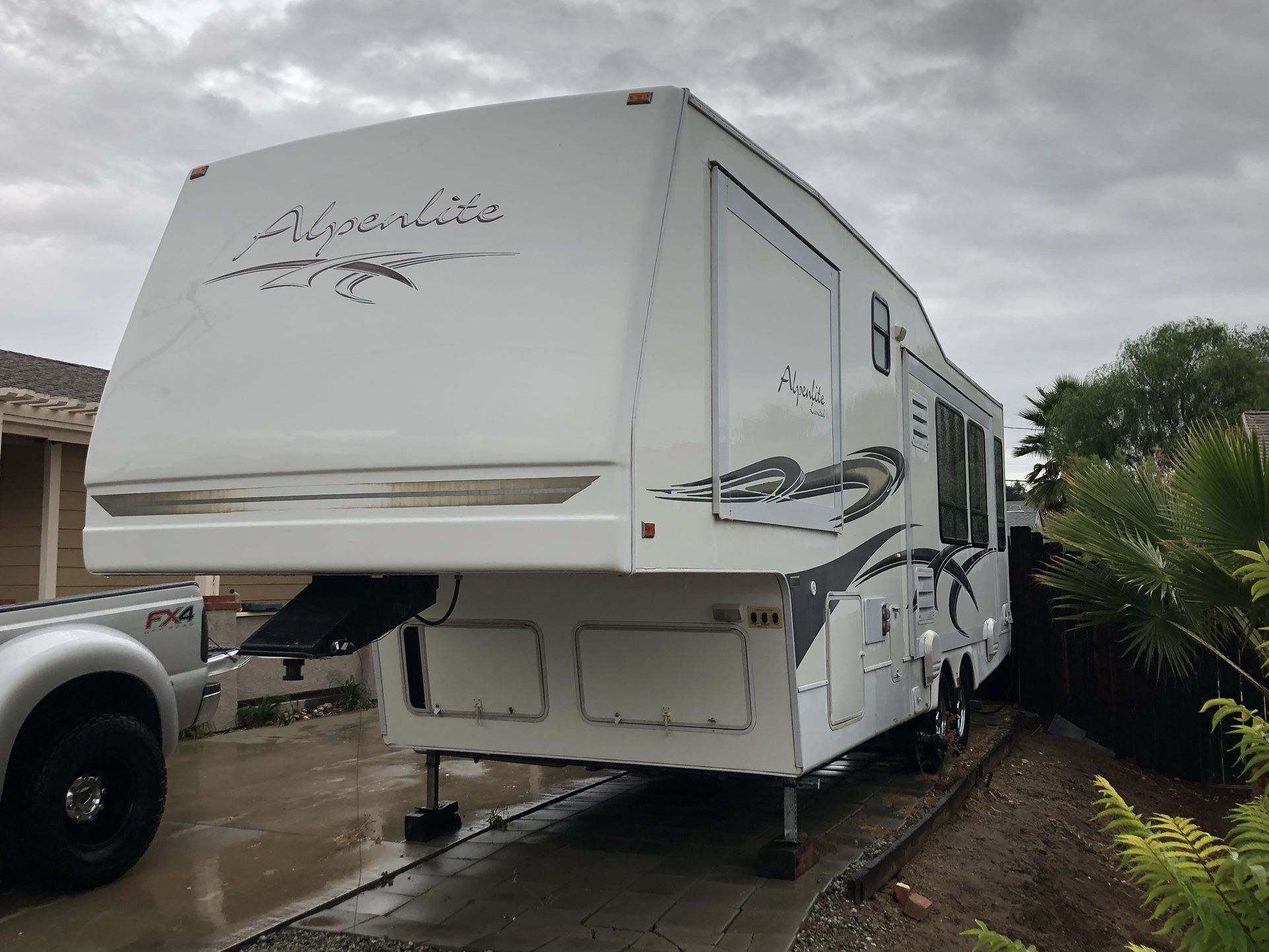 5th Wheel Travel Trailer RV Camper for Sale in Rialto, CA - OfferUp