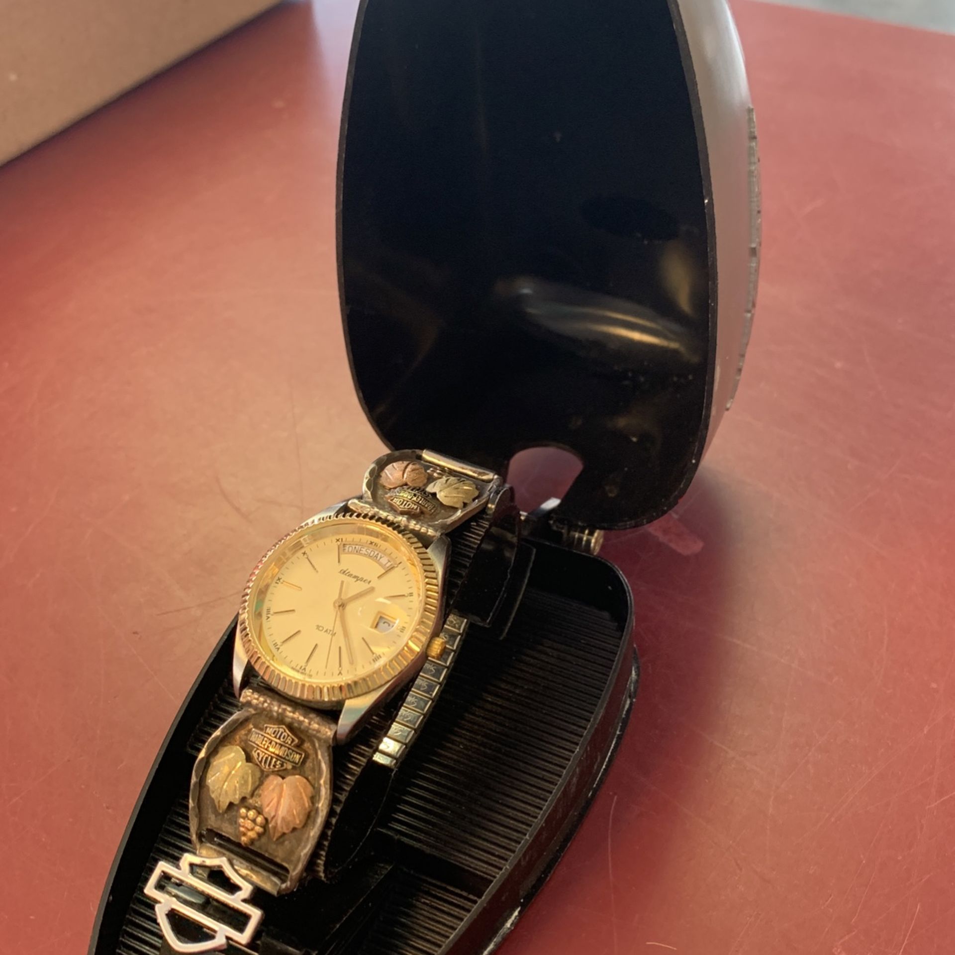 Genuine Harley Black Hills Gold Stamper Men’s Watch for Sale in Phoenix ...