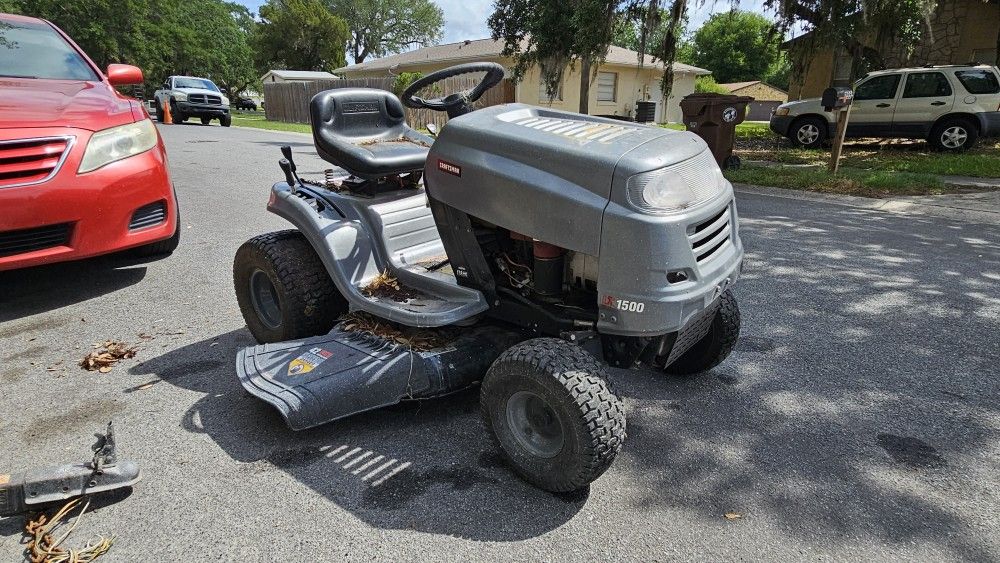 Craftsman LT1500 for Sale in Kissimmee, FL - OfferUp