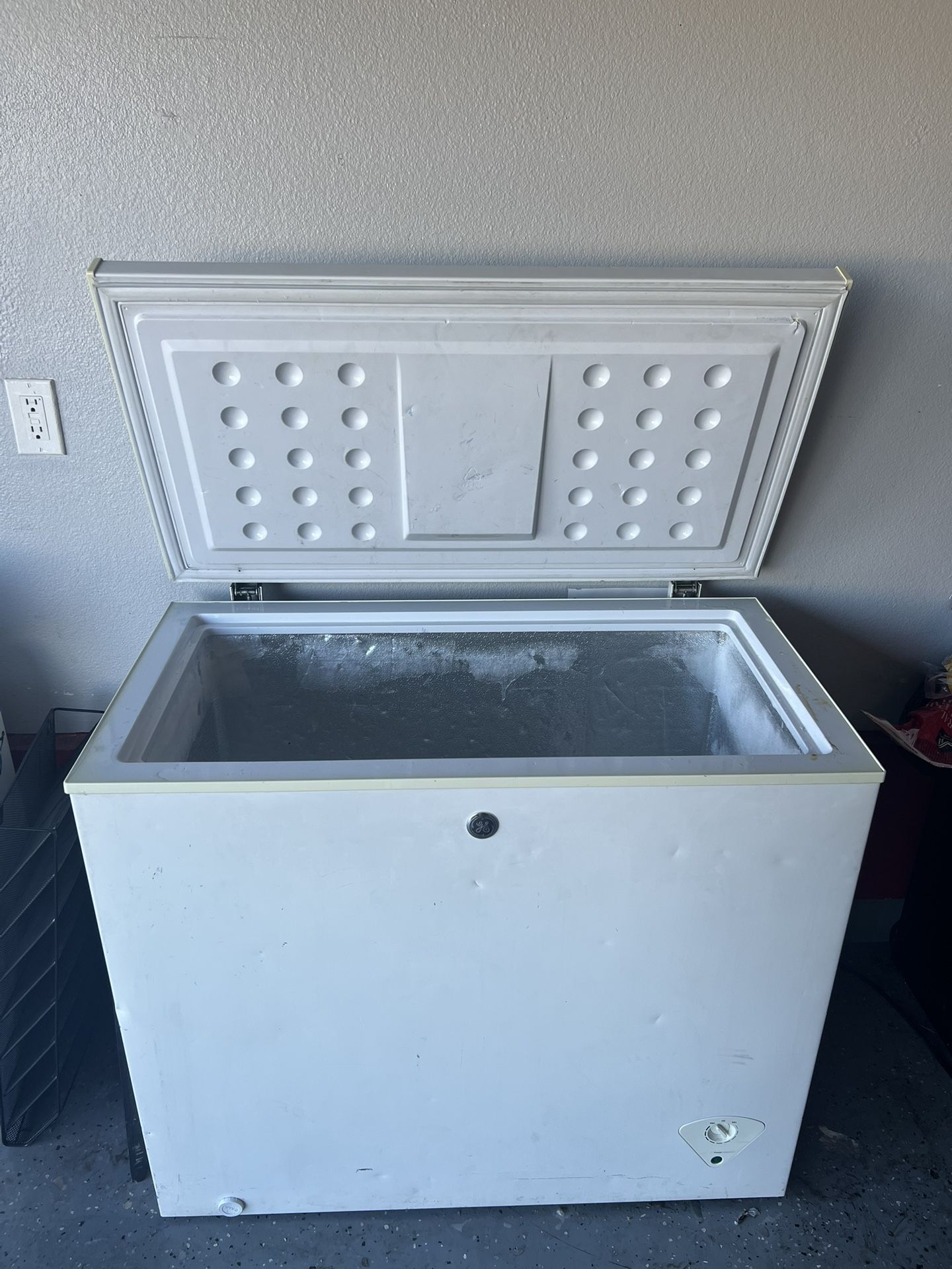 Big Deep Freezer for Sale in Quartz Hill, CA - OfferUp