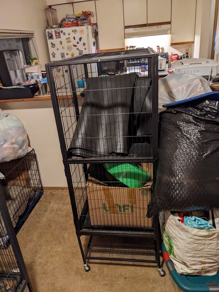Lg. Animal Cage for Sale in Shoreline, WA - OfferUp