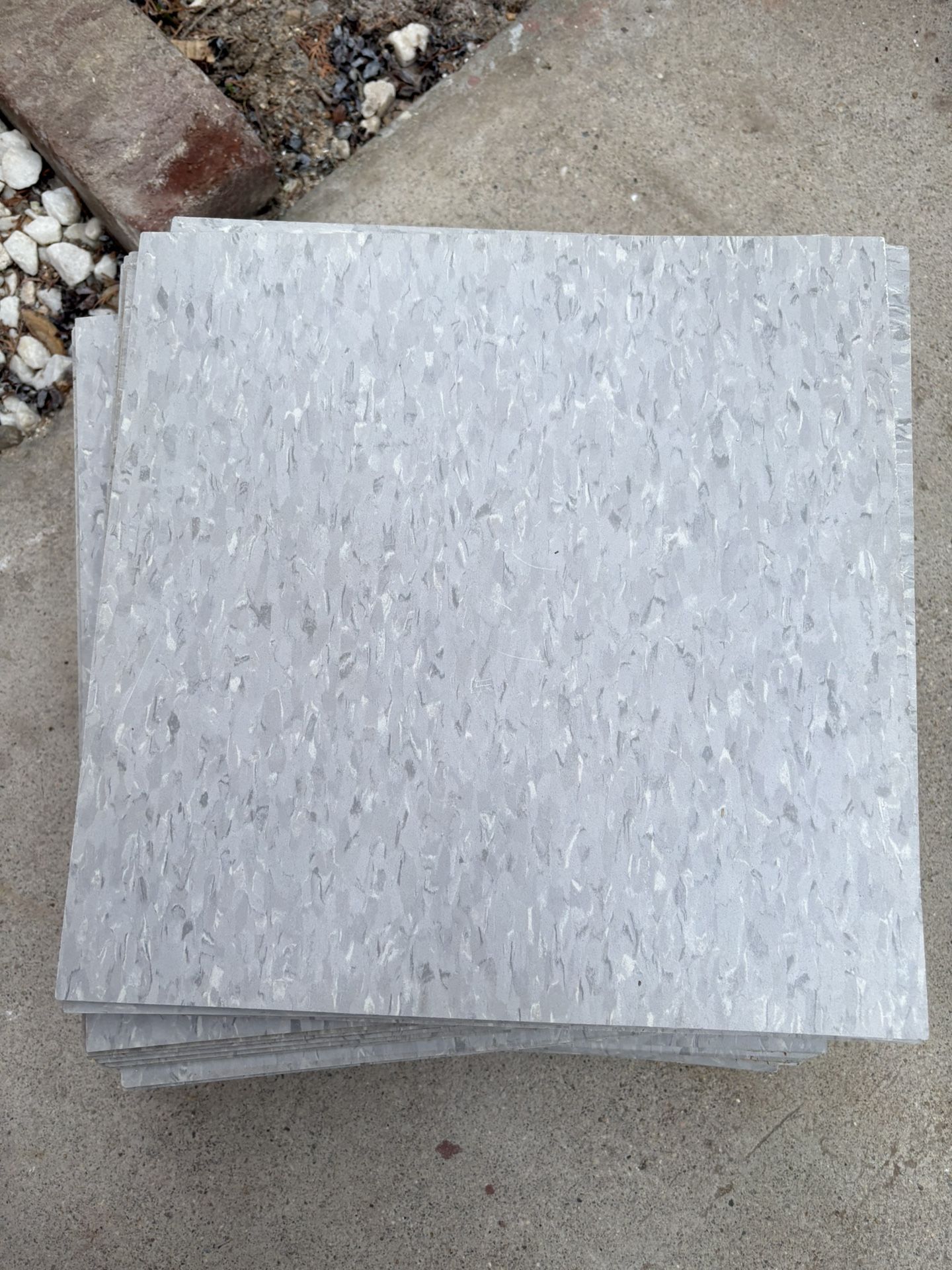 106 pcs VCT flooring tiles for Sale in Bakersfield, CA - OfferUp