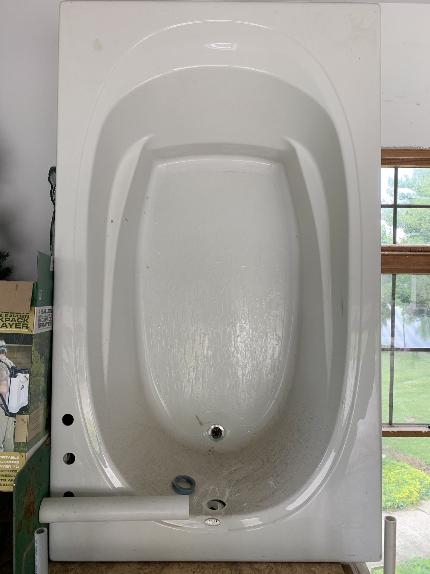 Maxx Pearl Bath Tub with hardware/fixture for Sale in Plain City, OH ...