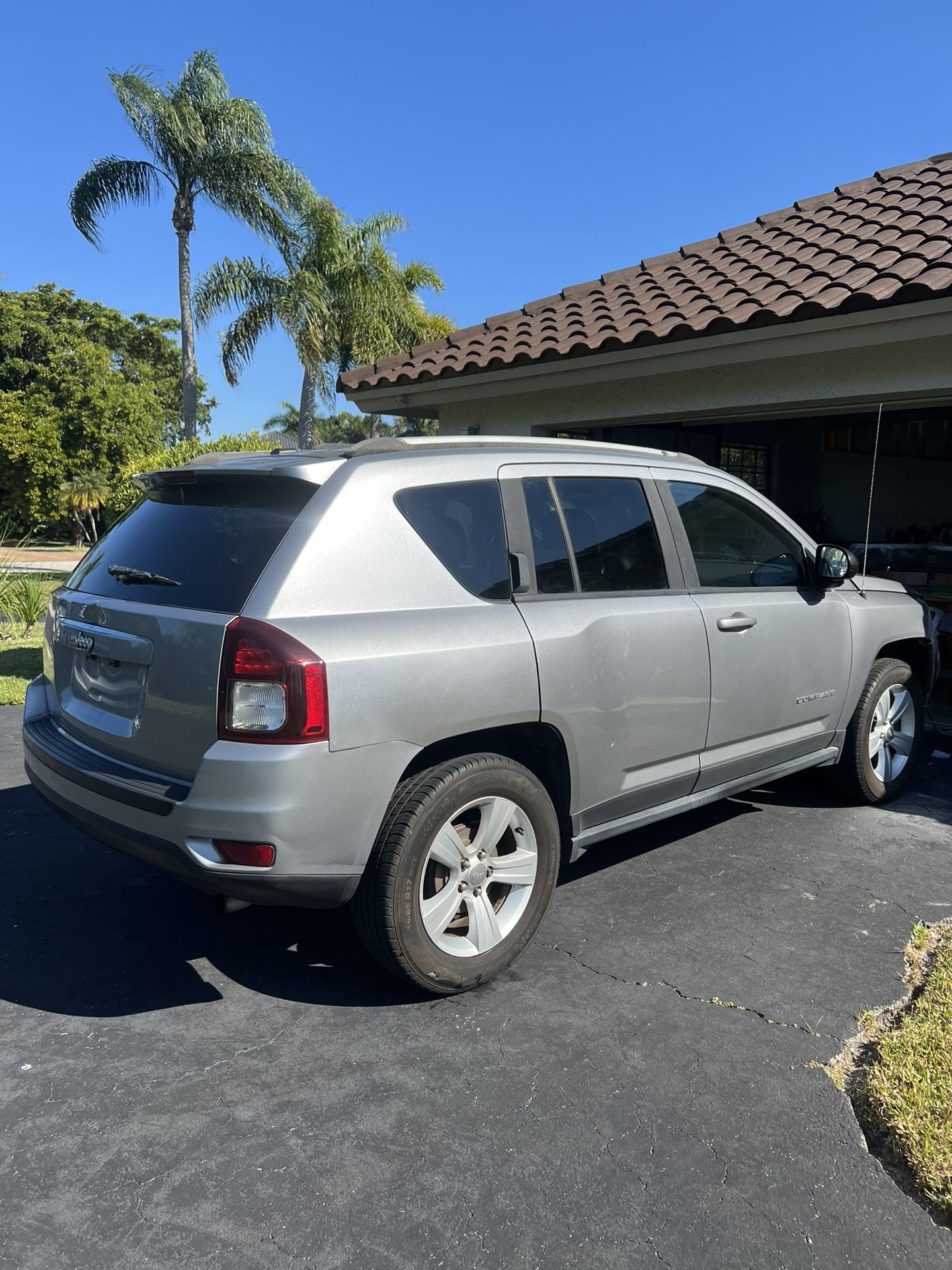 2016 Jeep Compass for Sale in Laud Lakes, FL - OfferUp