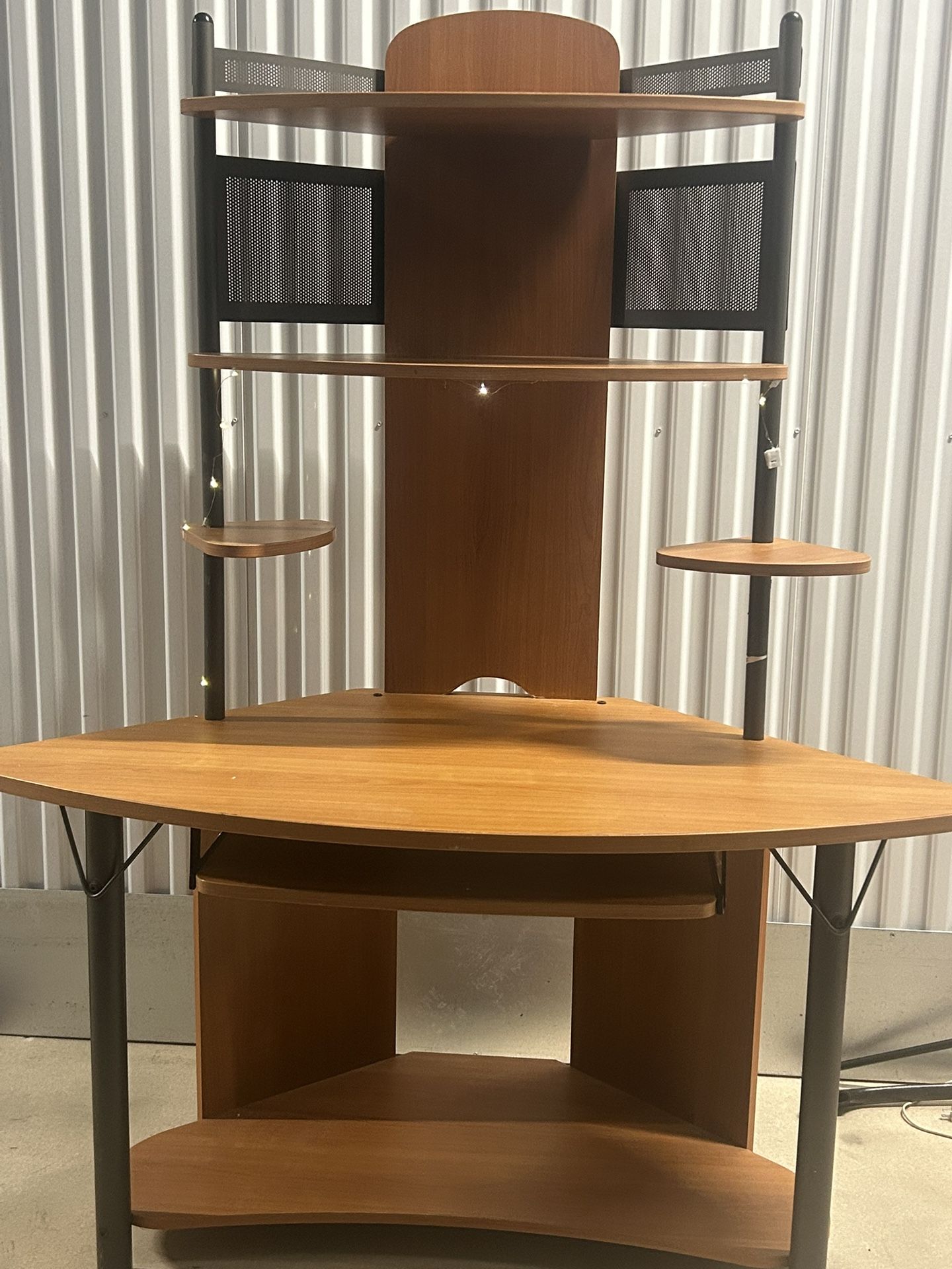 Free Computer Desk for Sale in West Palm Beach, FL - OfferUp