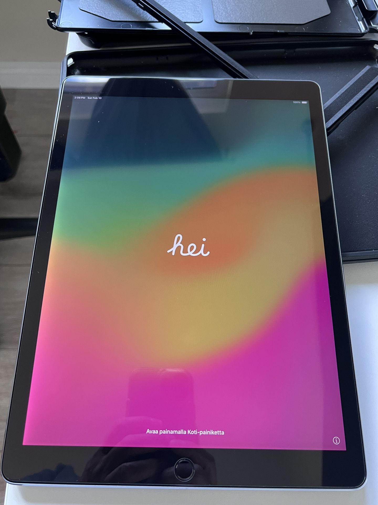 Apple IPad Pro 12.9 Inch (2nd Gen) 256 GB With Case And Apple Pencils ...