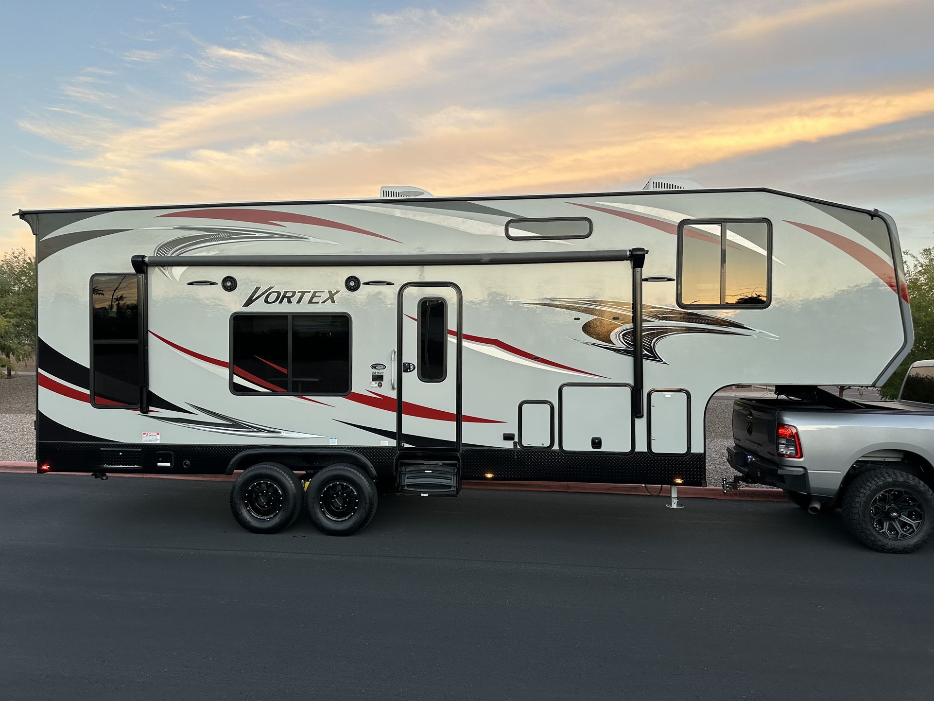 2020 Genesis Supreme Vortex 5th wheel toy hauler for Sale in Phoenix ...