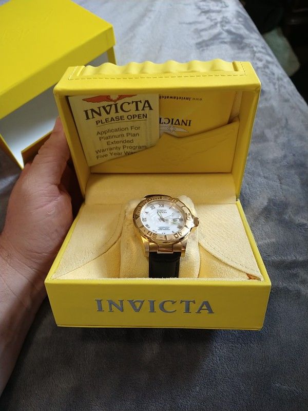 Men's Invicta Watch With Original Box Needs A battery for Sale in ...