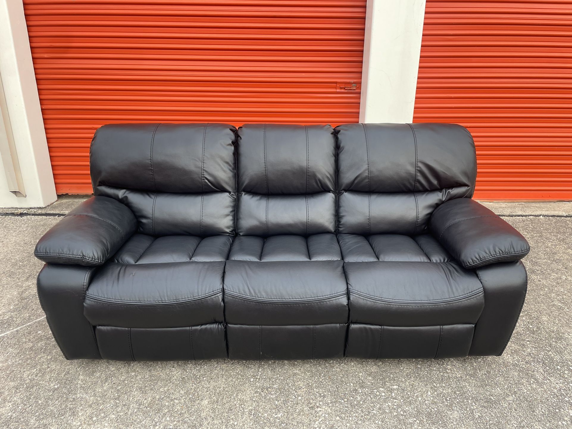 Power Recliner Couch (Delivery Available) for Sale in Farmers Branch ...
