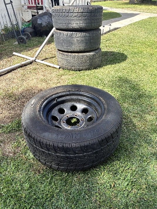 6 Lugg Deep Dish 17' Tires for Sale in Bakersfield, CA - OfferUp