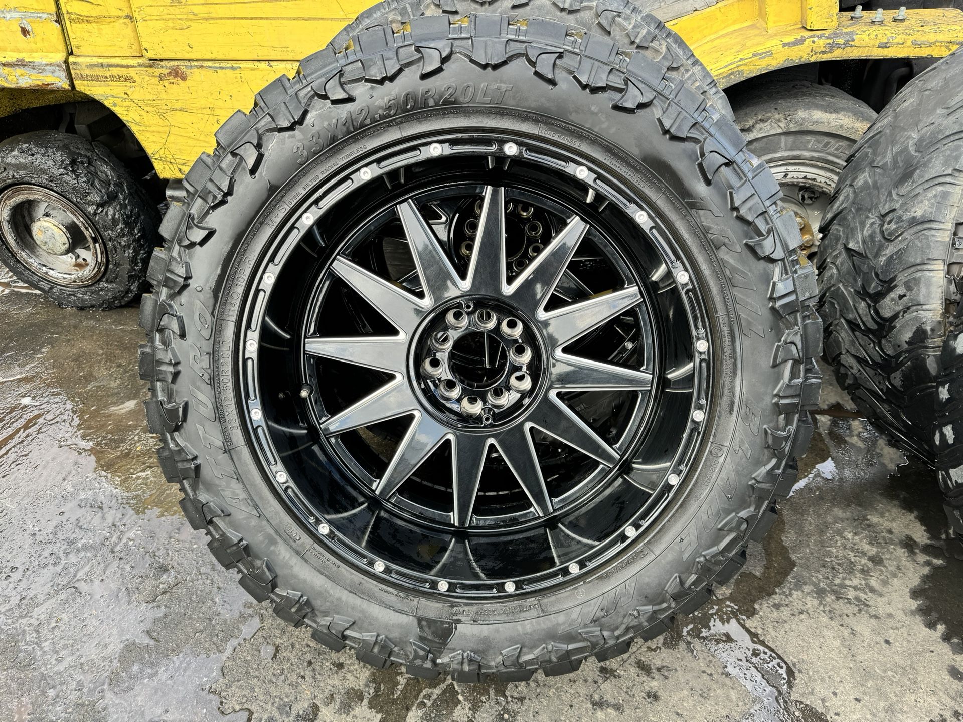 Universal 5 Lug Wheels 20 Inch for Sale in Rancho Cordova, CA - OfferUp