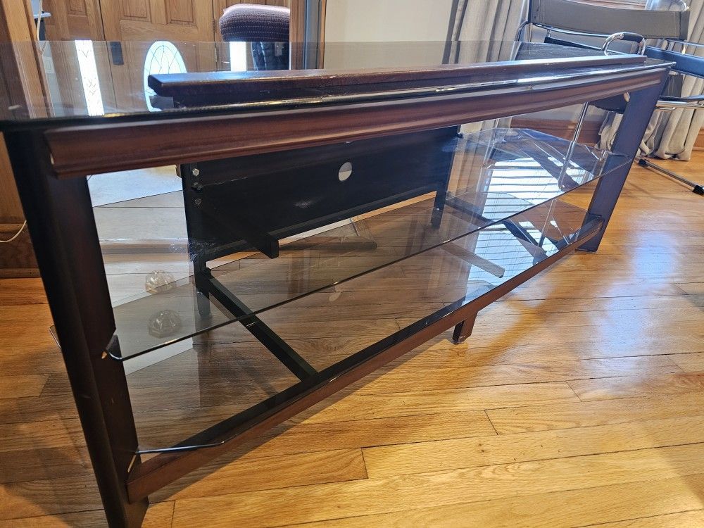 STUDIO RTA MADISON TV STAND 58x16x22 for Sale in Bedford Park, IL - OfferUp