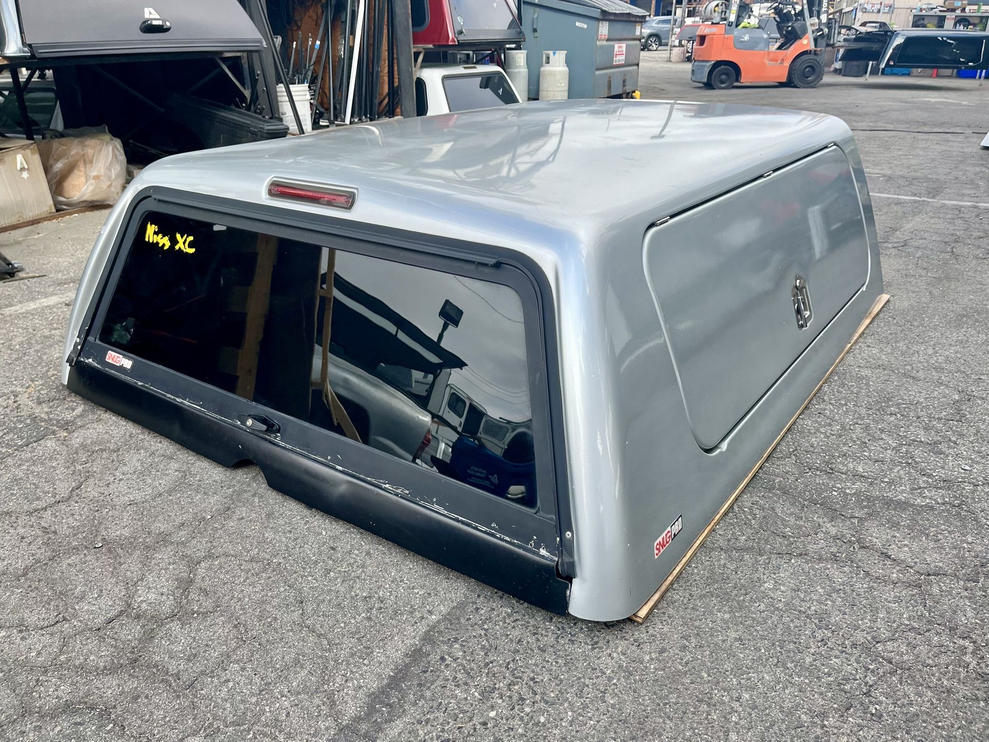 Frontier Camper Shell 2005-21 for Sale in Torrance, CA - OfferUp