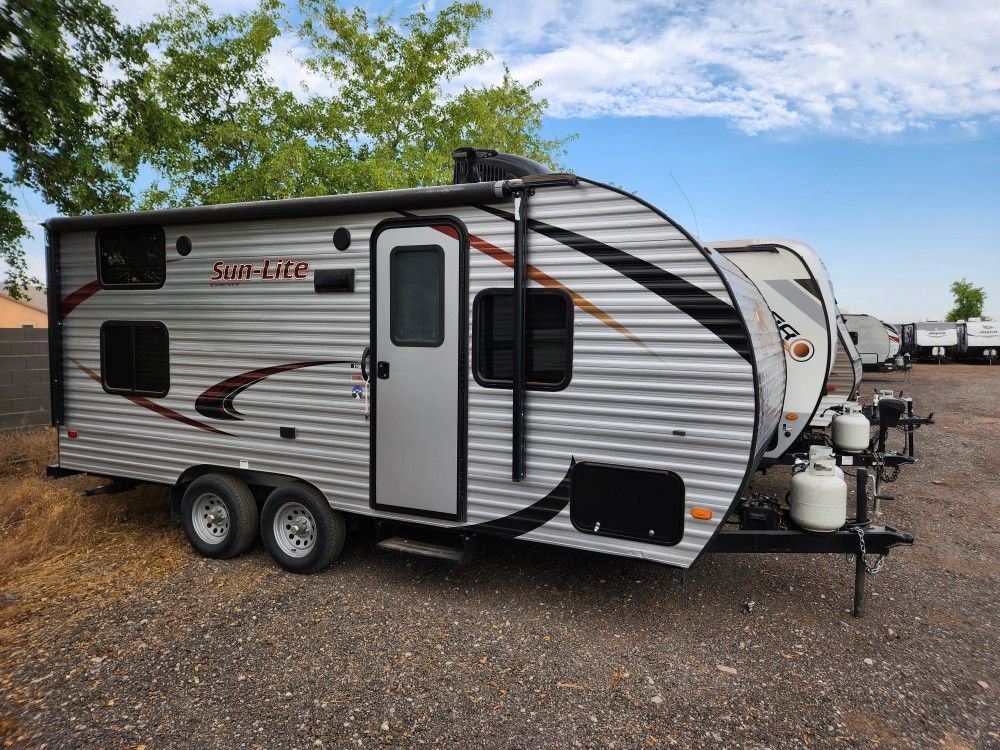 2019 sunlite 21ft camper trailer sleeps 6 3900lbs 4 rear bunks for Sale ...