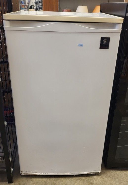 GE Mini Fridge for Sale in Puyallup, WA - OfferUp