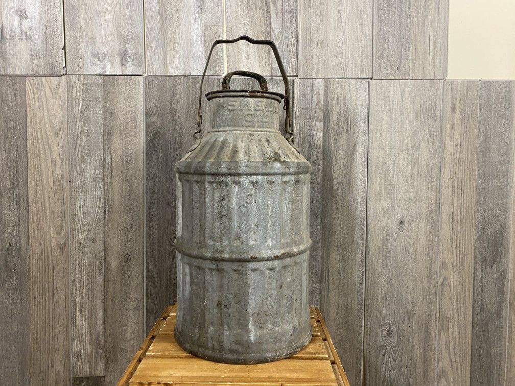 Vintage Galvanized Steel SHELL Oil Jug for Sale in Auburn, WA - OfferUp