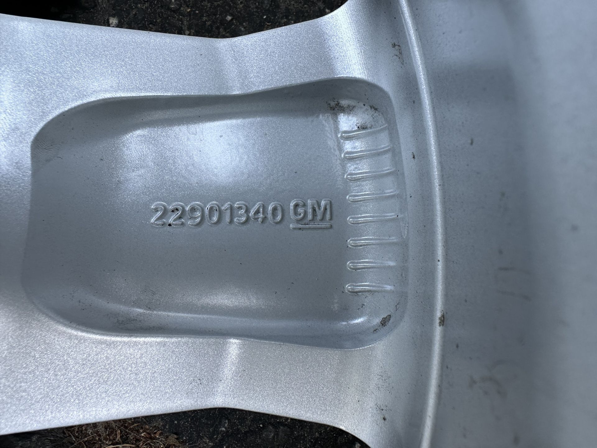 Four GMC canyon 17 inch aluminum rims fit Chevy Colorado. 2015 and up ...