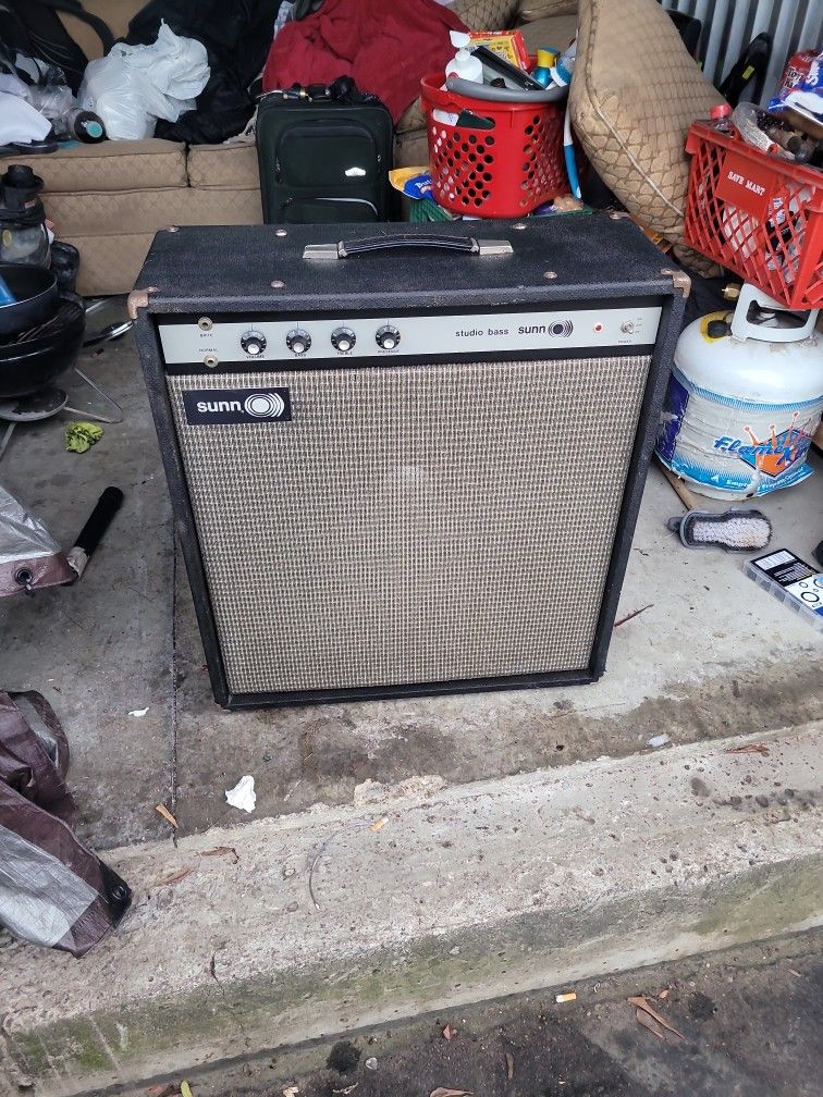 Bass Guitar Amp for Sale in Visalia, CA - OfferUp