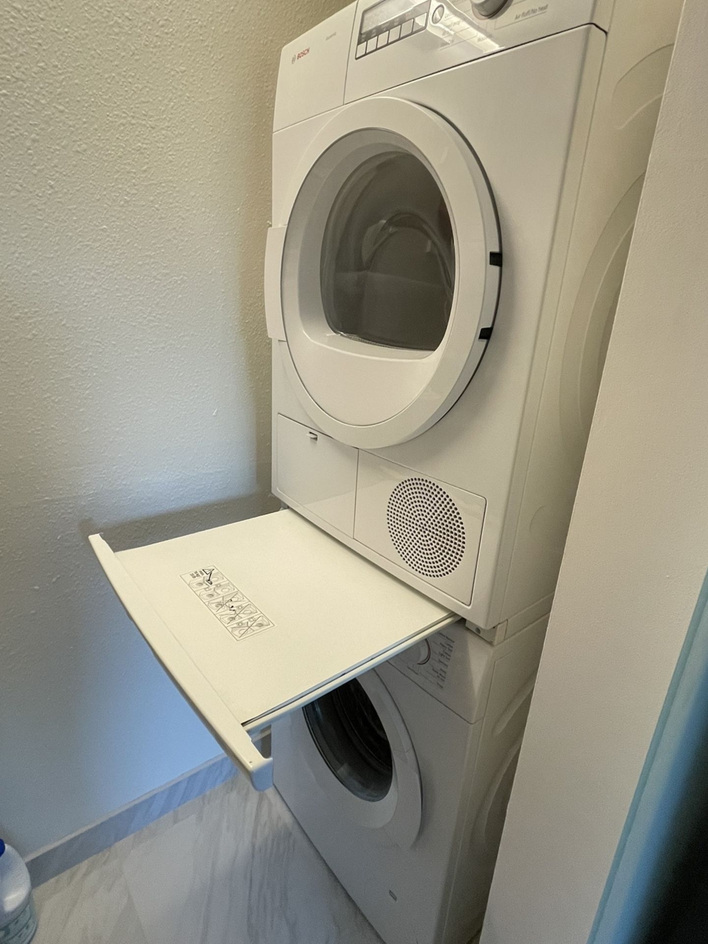 Bosch Ascenta Stacked Compact Washer and Dryer for Sale in Bothell WA OfferUp