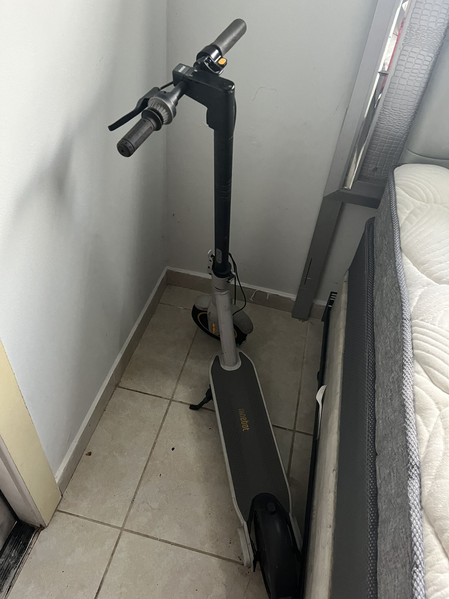 Ninebot KickScooter MAX G30P by Segway Missing Charger Runs Perfectly ...