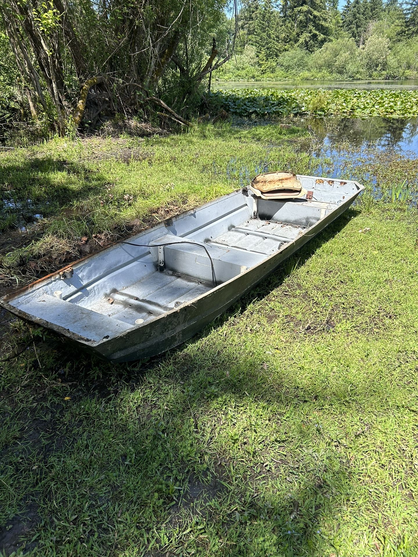 Jon Boat John Boat Leaker 12 Ft Flat Bottoms for Sale in Covington, WA ...